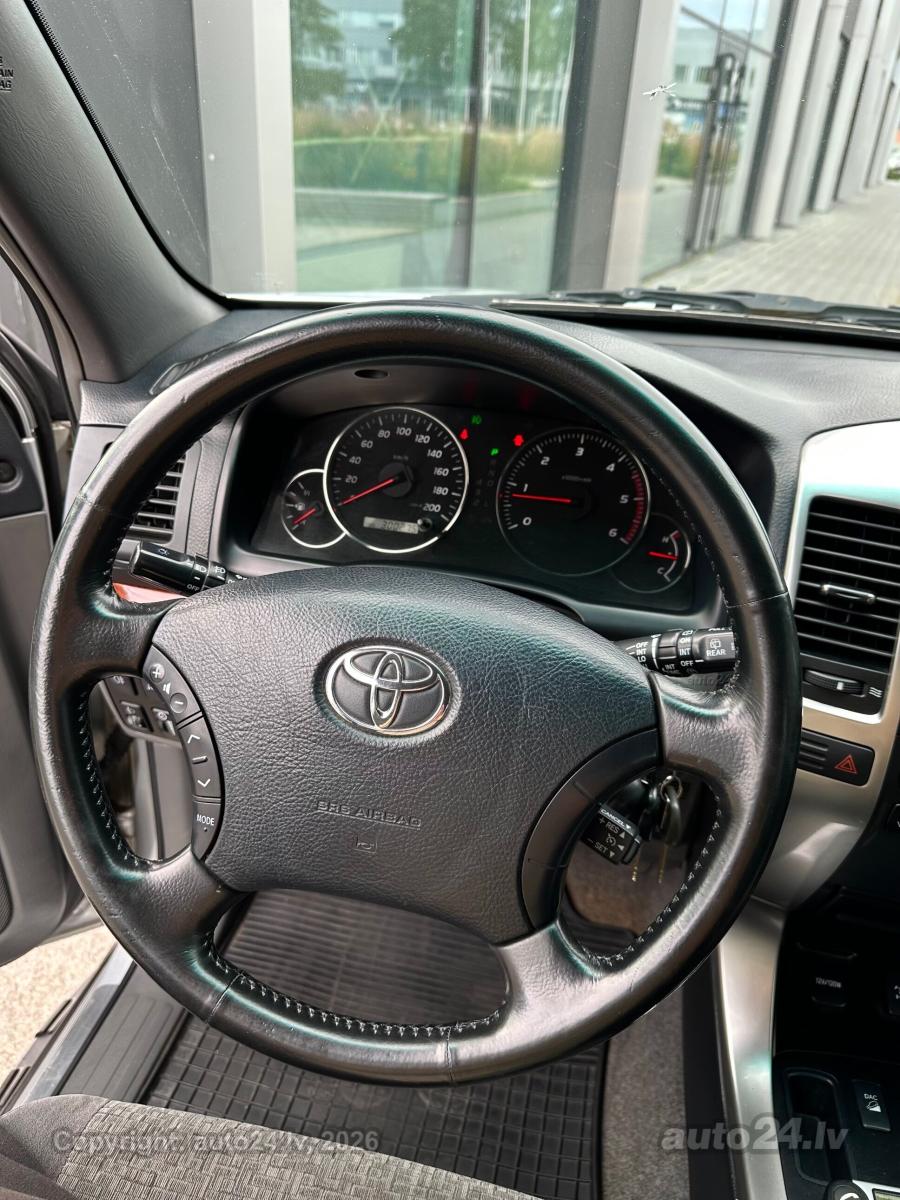 Pelēks Toyota Land Cruiser 2007 Tallina, ar dzinēja tilpumu 3.00 L un nobraukumu 286 tūkst. km par 9799 €, foto 27 vietnē AUTOMOTO.COM.LV