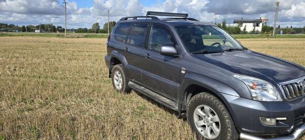 Pelēks Toyota Land Cruiser 2007 Kauņa, ar dzinēja tilpumu 2.98 L un nobraukumu 336 tūkst. km par 12800 €, foto 3 vietnē AUTOMOTO.COM.LV