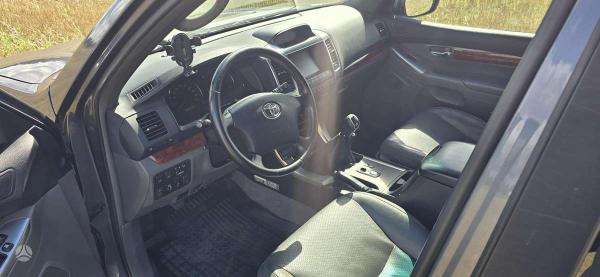 Pelēks Toyota Land Cruiser 2007 Kauņa, ar dzinēja tilpumu 2.98 L un nobraukumu 336 tūkst. km par 12800 €, foto 10 vietnē AUTOMOTO.COM.LV