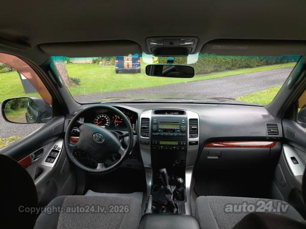 Grey Toyota Land Cruiser 2007 in Tallinn, with an engine capacity of 3.00 L and mileage of 0 thousand km for 9500 €, photo 7 on AUTOMOTO.COM.LV