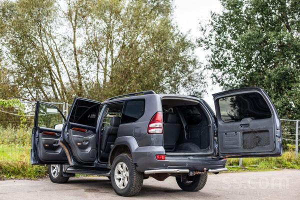 Pelēks Toyota Land Cruiser 2007 Rīga, ar dzinēja tilpumu 3.00 L un nobraukumu 423 tūkst. km par 7990 €, foto 11 vietnē AUTOMOTO.COM.LV