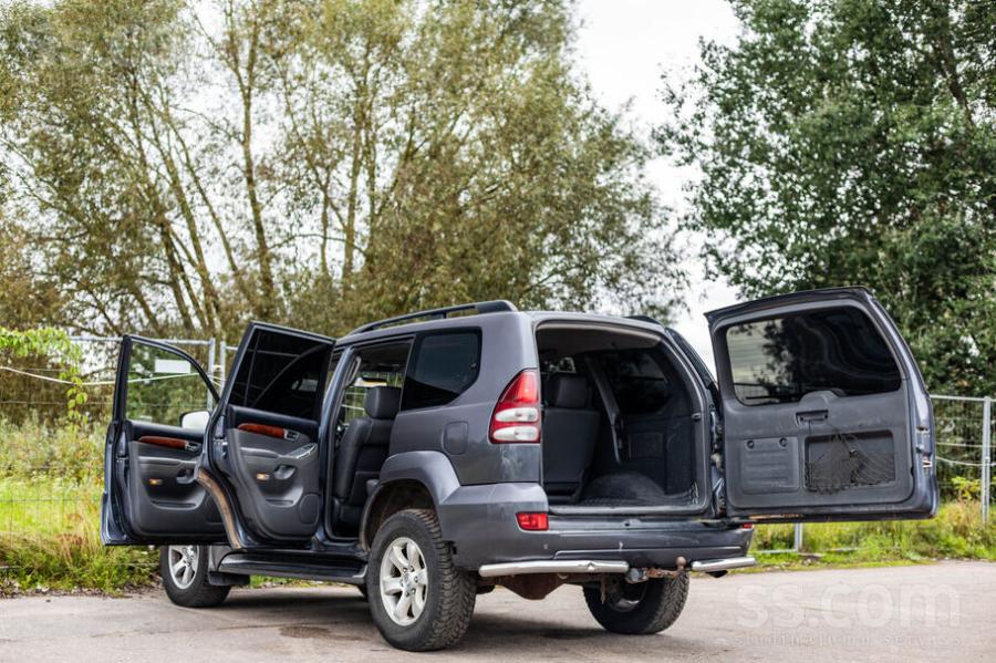Pelēks Toyota Land Cruiser 2007 Rīga, ar dzinēja tilpumu 3.00 L un nobraukumu 423 tūkst. km par 7990 €, foto 11 vietnē AUTOMOTO.COM.LV