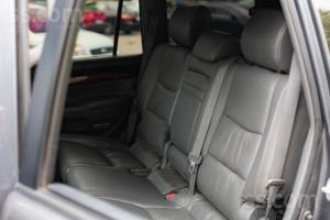 Pelēks Toyota Land Cruiser 2007 Rīga, ar dzinēja tilpumu 3.00 L un nobraukumu 423 tūkst. km par 7990 €, foto 13 vietnē AUTOMOTO.COM.LV