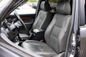 Pelēks Toyota Land Cruiser 2007 Rīga, ar dzinēja tilpumu 3.00 L un nobraukumu 423 tūkst. km par 7990 €, foto 15 vietnē AUTOMOTO.COM.LV