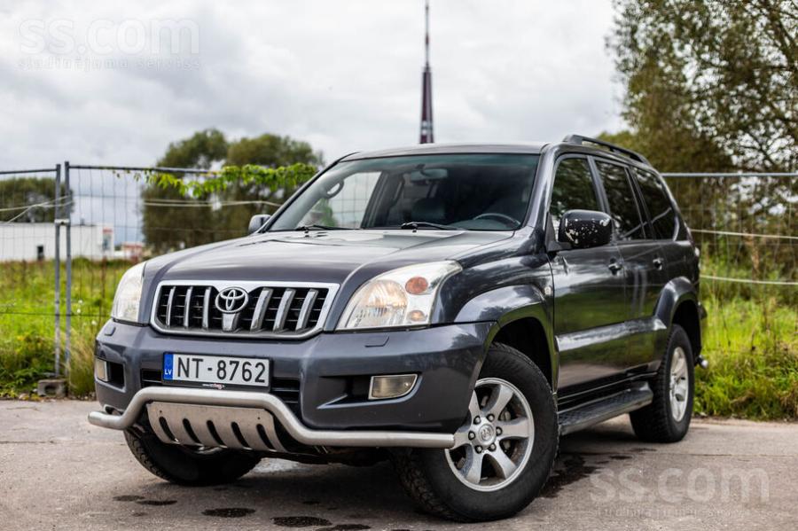 Pelēks Toyota Land Cruiser 2007 Rīga, ar dzinēja tilpumu 3.00 L un nobraukumu 423 tūkst. km par 7990 €, foto 1 vietnē AUTOMOTO.COM.LV