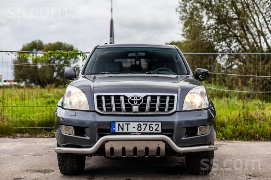 Pelēks Toyota Land Cruiser 2007 Rīga, ar dzinēja tilpumu 3.00 L un nobraukumu 423 tūkst. km par 7990 €, foto 4 vietnē AUTOMOTO.COM.LV
