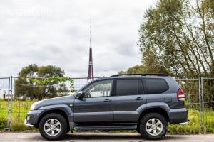 Pelēks Toyota Land Cruiser 2007 Rīga, ar dzinēja tilpumu 3.00 L un nobraukumu 423 tūkst. km par 7990 €, foto 5 vietnē AUTOMOTO.COM.LV