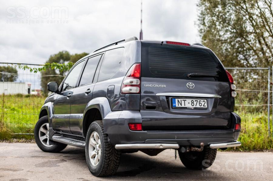 Pelēks Toyota Land Cruiser 2007 Rīga, ar dzinēja tilpumu 3.00 L un nobraukumu 423 tūkst. km par 7990 €, foto 7 vietnē AUTOMOTO.COM.LV