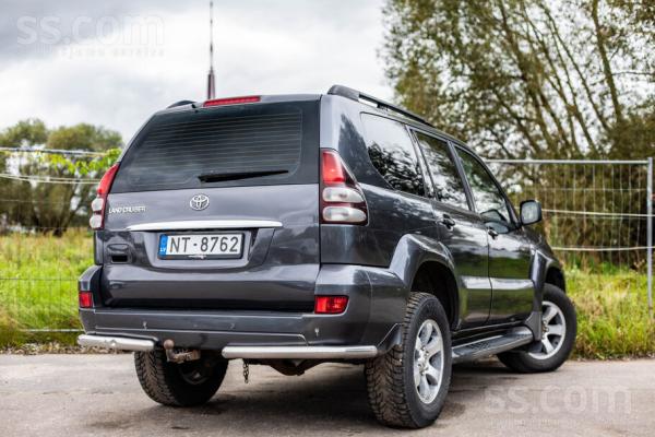 Pelēks Toyota Land Cruiser 2007 Rīga, ar dzinēja tilpumu 3.00 L un nobraukumu 423 tūkst. km par 7990 €, foto 8 vietnē AUTOMOTO.COM.LV