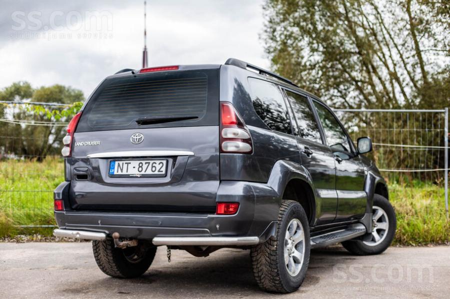 Pelēks Toyota Land Cruiser 2007 Rīga, ar dzinēja tilpumu 3.00 L un nobraukumu 423 tūkst. km par 7990 €, foto 8 vietnē AUTOMOTO.COM.LV