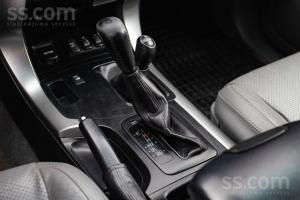 Pelēks Toyota Land Cruiser 2007 Rīga, ar dzinēja tilpumu 3.00 L un nobraukumu 423 tūkst. km par 7990 €, foto 40 vietnē AUTOMOTO.COM.LV