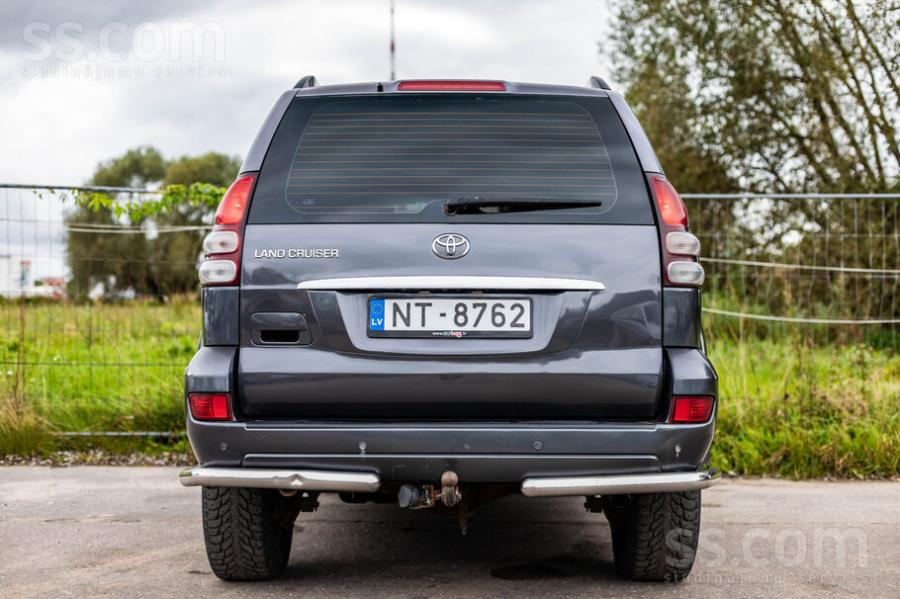 Pelēks Toyota Land Cruiser 2007 Rīga, ar dzinēja tilpumu 3.00 L un nobraukumu 423 tūkst. km par 7990 €, foto 10 vietnē AUTOMOTO.COM.LV