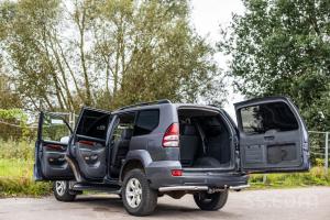 Pelēks Toyota Land Cruiser 2007 Rīga, ar dzinēja tilpumu 3.00 L un nobraukumu 423 tūkst. km par 7990 €, foto 12 vietnē AUTOMOTO.COM.LV