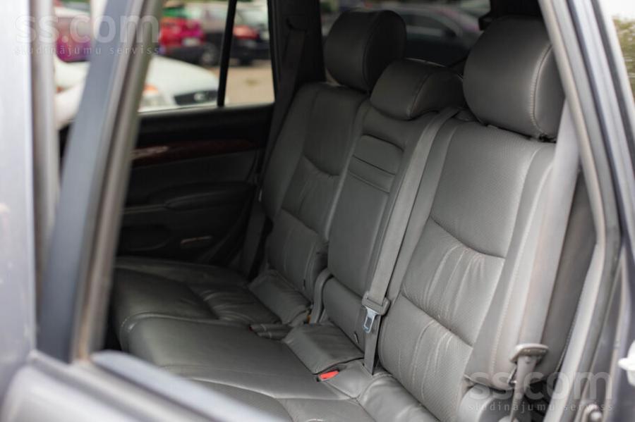 Pelēks Toyota Land Cruiser 2007 Rīga, ar dzinēja tilpumu 3.00 L un nobraukumu 423 tūkst. km par 7990 €, foto 14 vietnē AUTOMOTO.COM.LV