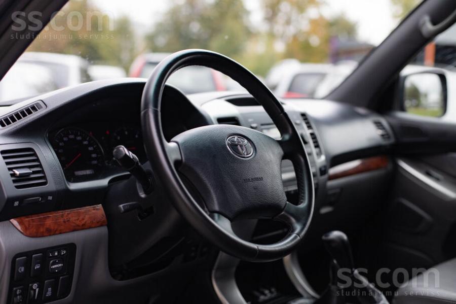 Pelēks Toyota Land Cruiser 2007 Rīga, ar dzinēja tilpumu 3.00 L un nobraukumu 423 tūkst. km par 7990 €, foto 19 vietnē AUTOMOTO.COM.LV