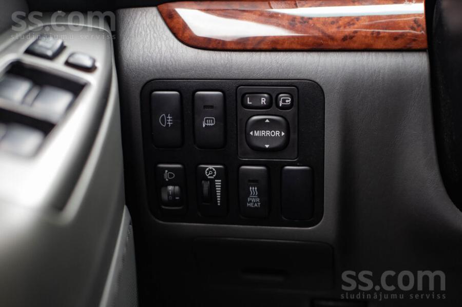 Pelēks Toyota Land Cruiser 2007 Rīga, ar dzinēja tilpumu 3.00 L un nobraukumu 423 tūkst. km par 7990 €, foto 23 vietnē AUTOMOTO.COM.LV