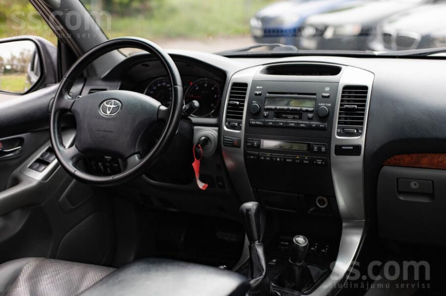 Pelēks Toyota Land Cruiser 2007 Rīga, ar dzinēja tilpumu 3.00 L un nobraukumu 423 tūkst. km par 7990 €, foto 45 vietnē AUTOMOTO.COM.LV