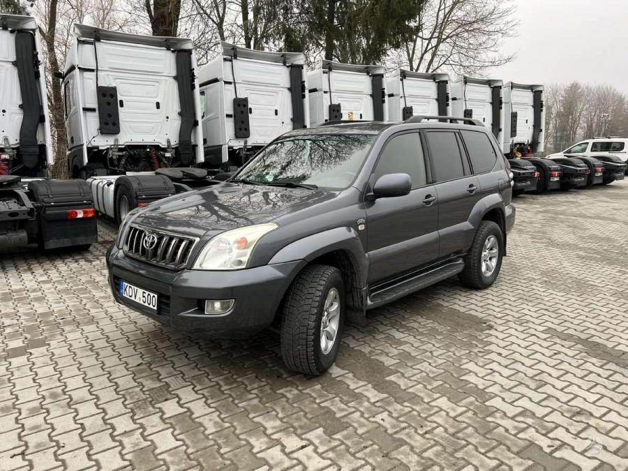 Grey Toyota Land Cruiser 2008 in Vilnius, with an engine capacity of 2.98 L and mileage of 207 thousand km for 16350 €, photo 2 on AUTOMOTO.COM.LV