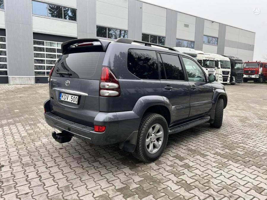 Grey Toyota Land Cruiser 2008 in Vilnius, with an engine capacity of 2.98 L and mileage of 207 thousand km for 16350 €, photo 5 on AUTOMOTO.COM.LV