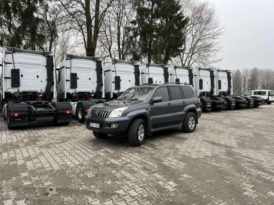 Grey Toyota Land Cruiser 2008 in Vilnius, with an engine capacity of 2.98 L and mileage of 207 thousand km for 16350 €, photo 9 on AUTOMOTO.COM.LV