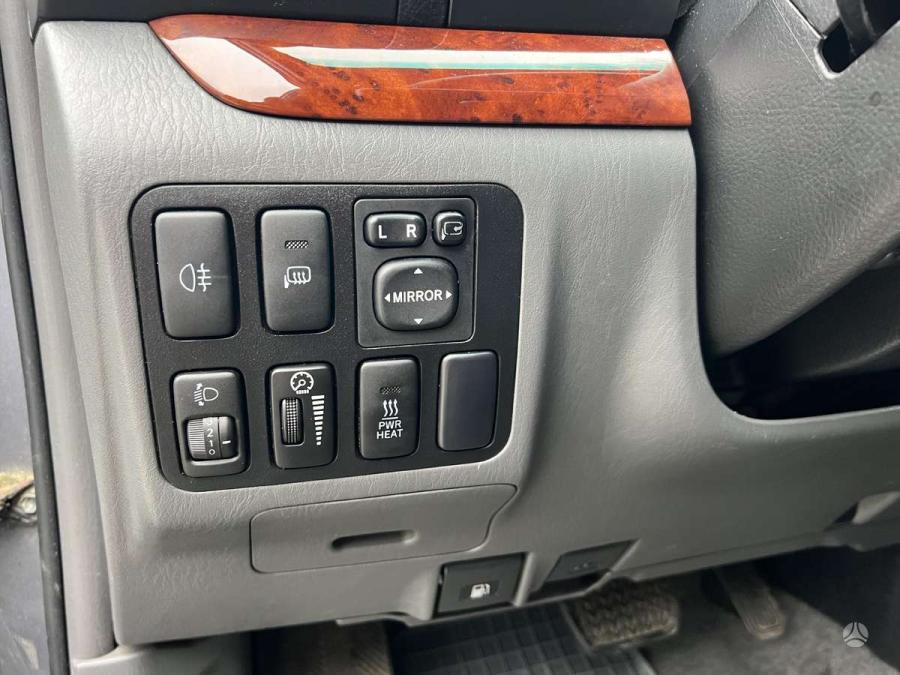 Grey Toyota Land Cruiser 2008 in Vilnius, with an engine capacity of 2.98 L and mileage of 207 thousand km for 16350 €, photo 19 on AUTOMOTO.COM.LV