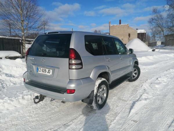 Pelēks Toyota Land Cruiser 2008 Tauragė, ar dzinēja tilpumu 3.00 L un nobraukumu 185 tūkst. km par 14300 €, foto 4 vietnē AUTOMOTO.COM.LV