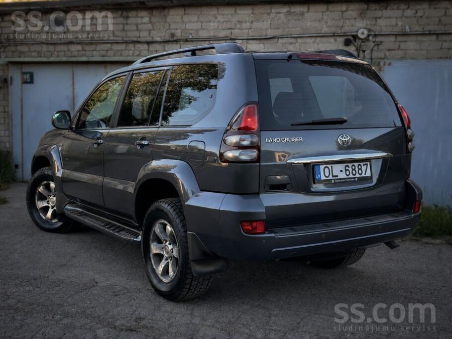 Grey Toyota Land Cruiser 2008 in Riga, with an engine capacity of 3.00 L and mileage of 225 thousand km for 9970 €, photo 5 on AUTOMOTO.COM.LV