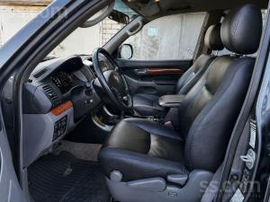 Grey Toyota Land Cruiser 2008 in Riga, with an engine capacity of 3.00 L and mileage of 225 thousand km for 9970 €, photo 7 on AUTOMOTO.COM.LV