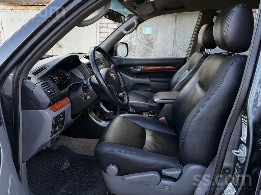 Grey Toyota Land Cruiser 2008 in Riga, with an engine capacity of 3.00 L and mileage of 225 thousand km for 9970 €, photo 7 on AUTOMOTO.COM.LV