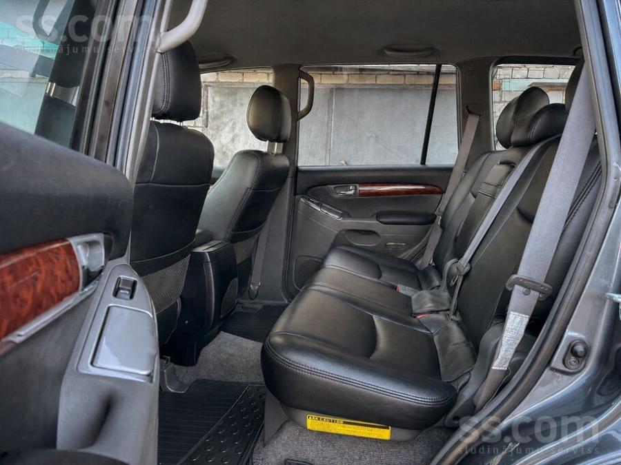 Grey Toyota Land Cruiser 2008 in Riga, with an engine capacity of 3.00 L and mileage of 225 thousand km for 9970 €, photo 9 on AUTOMOTO.COM.LV