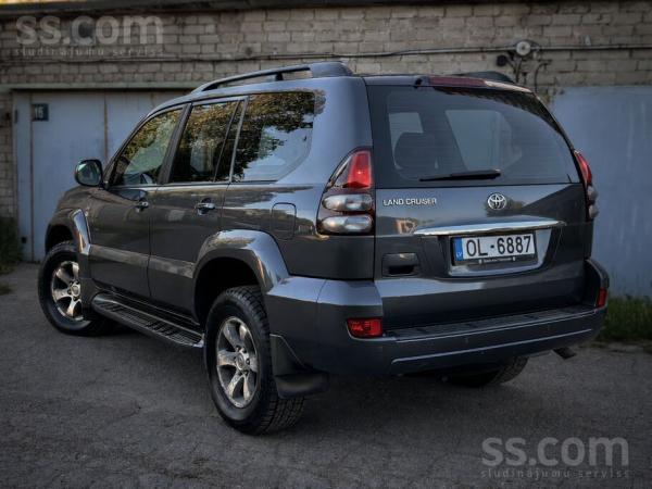 Grey Toyota Land Cruiser 2008 in Riga, with an engine capacity of 3.00 L and mileage of 225 thousand km for 9970 €, photo 4 on AUTOMOTO.COM.LV