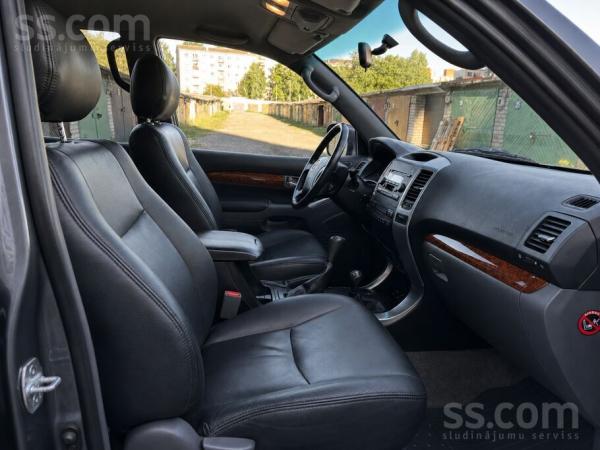 Grey Toyota Land Cruiser 2008 in Riga, with an engine capacity of 3.00 L and mileage of 225 thousand km for 9970 €, photo 7 on AUTOMOTO.COM.LV