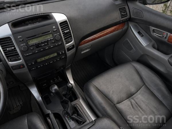 Grey Toyota Land Cruiser 2008 in Riga, with an engine capacity of 3.00 L and mileage of 225 thousand km for 9970 €, photo 10 on AUTOMOTO.COM.LV