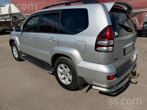 Grey Toyota Land Cruiser 2008 in Riga, with an engine capacity of 3.00 L and mileage of 239 thousand km for 10800 €, photo 2 on AUTOMOTO.COM.LV