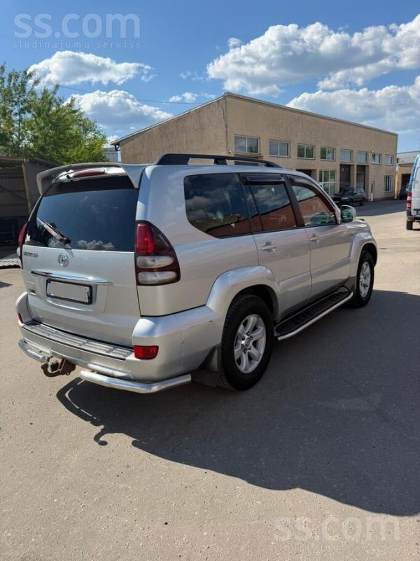 Grey Toyota Land Cruiser 2008 in Riga, with an engine capacity of 3.00 L and mileage of 239 thousand km for 10800 €, photo 3 on AUTOMOTO.COM.LV