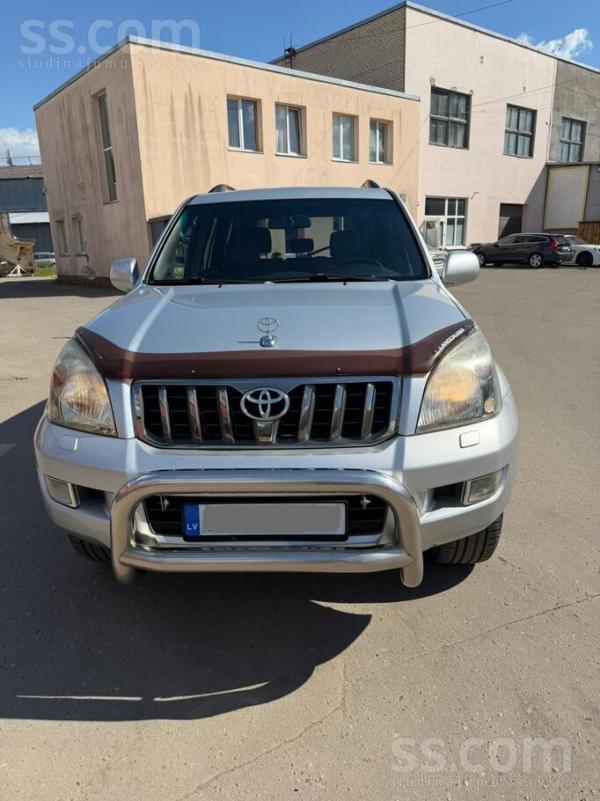 Grey Toyota Land Cruiser 2008 in Riga, with an engine capacity of 3.00 L and mileage of 239 thousand km for 10800 €, photo 4 on AUTOMOTO.COM.LV