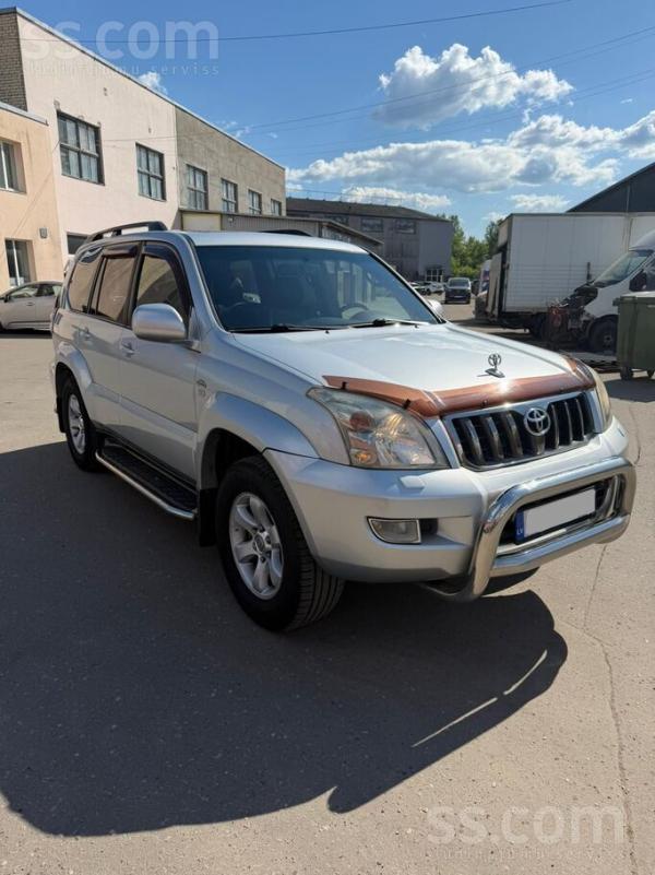 Grey Toyota Land Cruiser 2008 in Riga, with an engine capacity of 3.00 L and mileage of 239 thousand km for 10800 €, photo 5 on AUTOMOTO.COM.LV