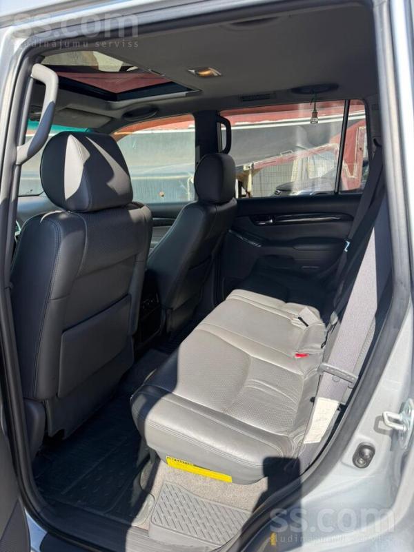Grey Toyota Land Cruiser 2008 in Riga, with an engine capacity of 3.00 L and mileage of 239 thousand km for 10800 €, photo 8 on AUTOMOTO.COM.LV
