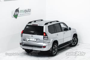 Grey Toyota Land Cruiser 2008 in Tallinn, with an engine capacity of 3.00 L and mileage of 276 thousand km for 12500 €, photo 3 on AUTOMOTO.COM.LV