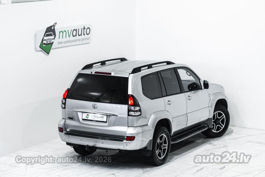 Grey Toyota Land Cruiser 2008 in Tallinn, with an engine capacity of 3.00 L and mileage of 276 thousand km for 12500 €, photo 3 on AUTOMOTO.COM.LV