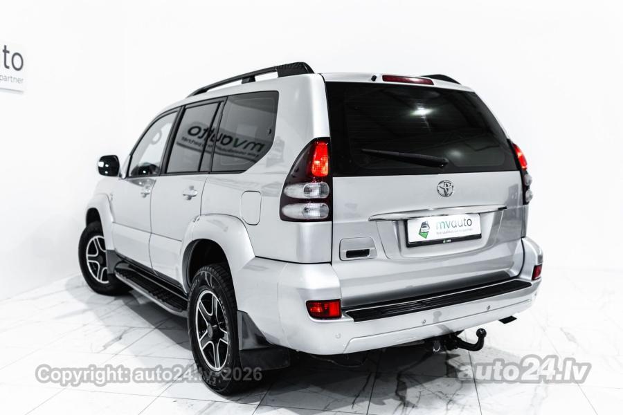 Grey Toyota Land Cruiser 2008 in Tallinn, with an engine capacity of 3.00 L and mileage of 276 thousand km for 12500 €, photo 7 on AUTOMOTO.COM.LV