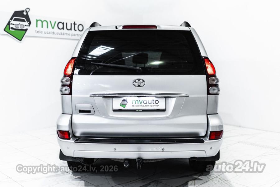 Grey Toyota Land Cruiser 2008 in Tallinn, with an engine capacity of 3.00 L and mileage of 276 thousand km for 12500 €, photo 8 on AUTOMOTO.COM.LV