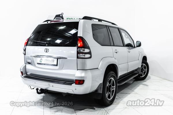 Pelēks Toyota Land Cruiser 2008 Tallina, ar dzinēja tilpumu 3.00 L un nobraukumu 276 tūkst. km par 12500 €, foto 8 vietnē AUTOMOTO.COM.LV