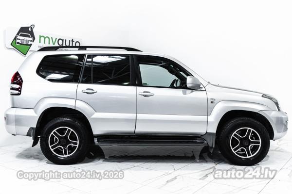 Pelēks Toyota Land Cruiser 2008 Tallina, ar dzinēja tilpumu 3.00 L un nobraukumu 276 tūkst. km par 12500 €, foto 10 vietnē AUTOMOTO.COM.LV