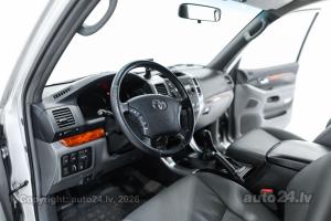 Grey Toyota Land Cruiser 2008 in Tallinn, with an engine capacity of 3.00 L and mileage of 276 thousand km for 12500 €, photo 12 on AUTOMOTO.COM.LV