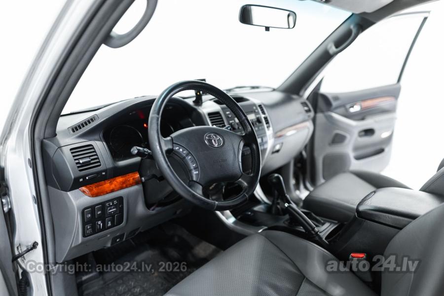 Grey Toyota Land Cruiser 2008 in Tallinn, with an engine capacity of 3.00 L and mileage of 276 thousand km for 12500 €, photo 12 on AUTOMOTO.COM.LV