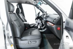 Grey Toyota Land Cruiser 2008 in Tallinn, with an engine capacity of 3.00 L and mileage of 276 thousand km for 12500 €, photo 17 on AUTOMOTO.COM.LV