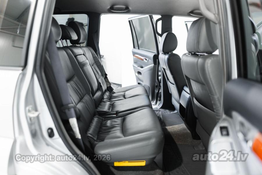 Grey Toyota Land Cruiser 2008 in Tallinn, with an engine capacity of 3.00 L and mileage of 276 thousand km for 12500 €, photo 19 on AUTOMOTO.COM.LV