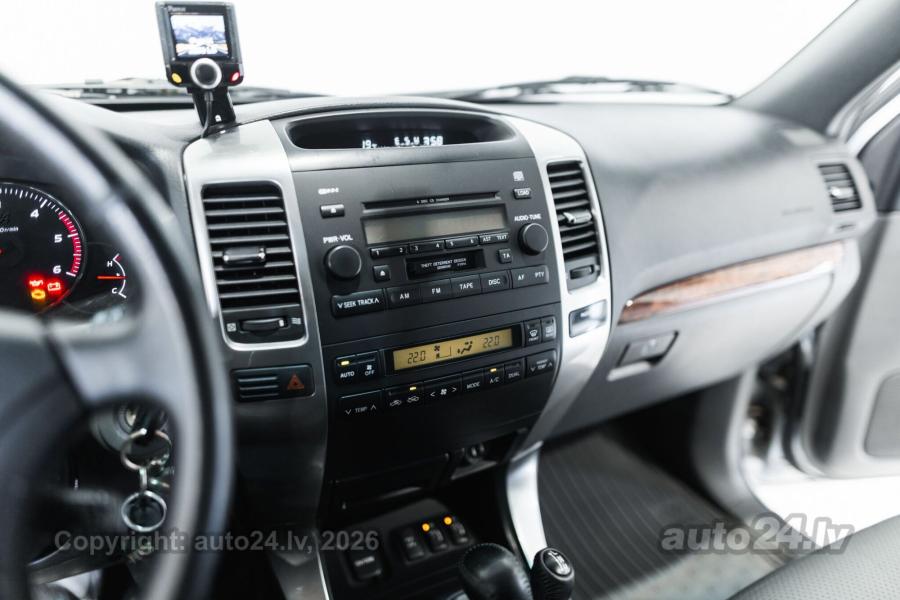 Grey Toyota Land Cruiser 2008 in Tallinn, with an engine capacity of 3.00 L and mileage of 276 thousand km for 12500 €, photo 22 on AUTOMOTO.COM.LV