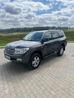 Pelēks Toyota Land Cruiser 2008 Viļņa, ar dzinēja tilpumu 4.46 L un nobraukumu 227 tūkst. km par 20500 €, foto  vietnē AUTOMOTO.COM.LV